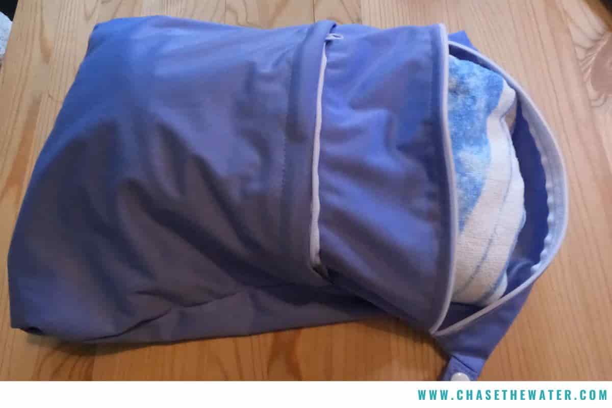 Konunus Swimsuit Wet Bag (Does it hold wet swim gear?) - Chase the Water